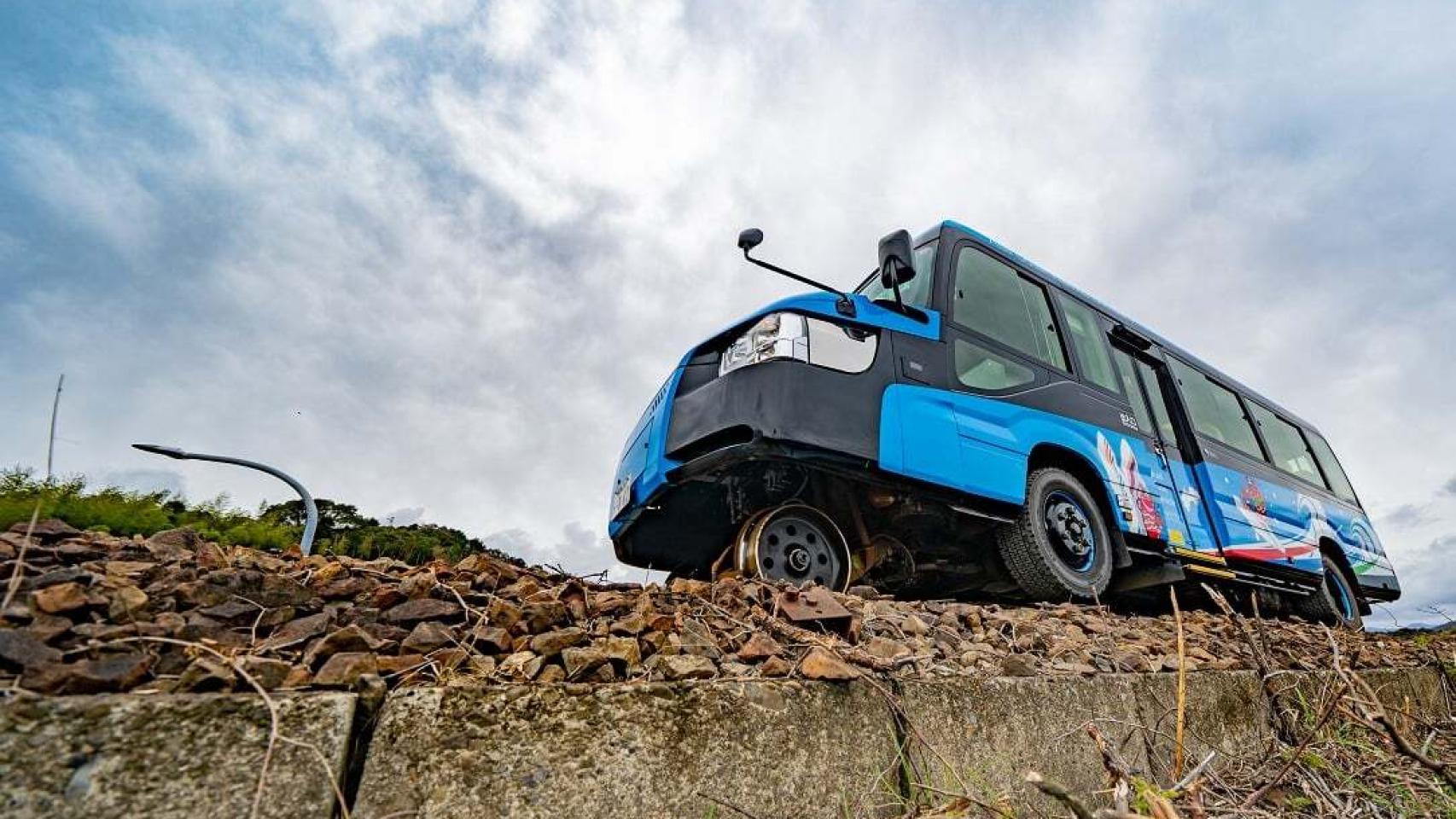 El microbús japonés que se transforma en tren en 15 segundos: hasta 21 ...