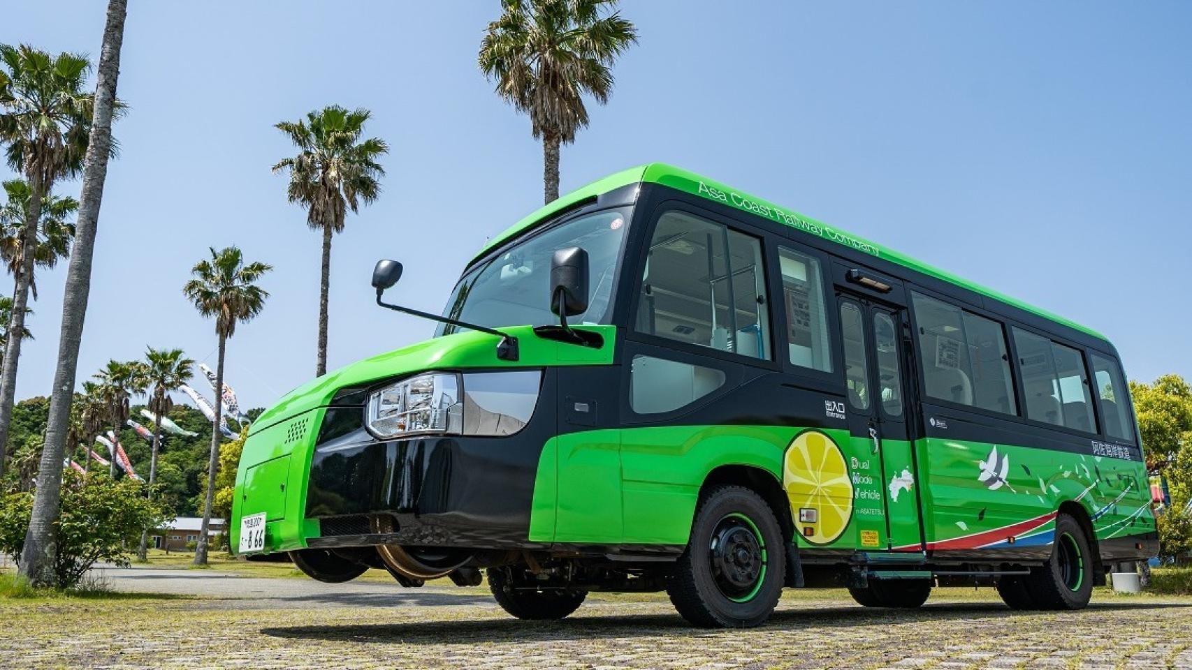 El microbús japonés que se transforma en tren en 15 segundos: hasta 21 ...