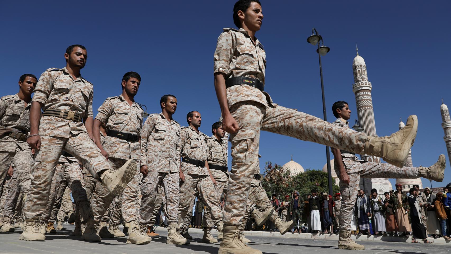 Rebeldes Yemeníes Hutíes Capturan A Un Carguero Militar Emiratí En El