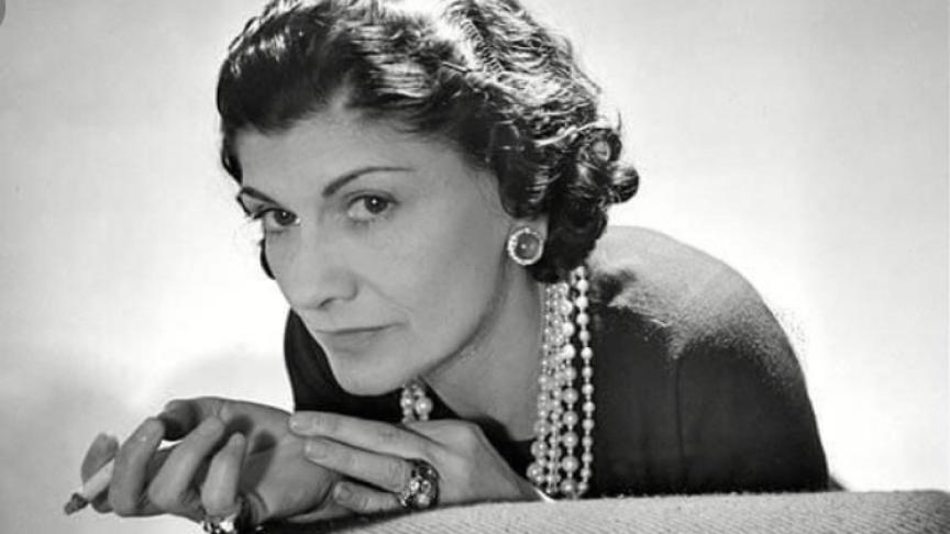 Coco Chanel, la diseñadora que revolucionó el mundo de la moda y se ...