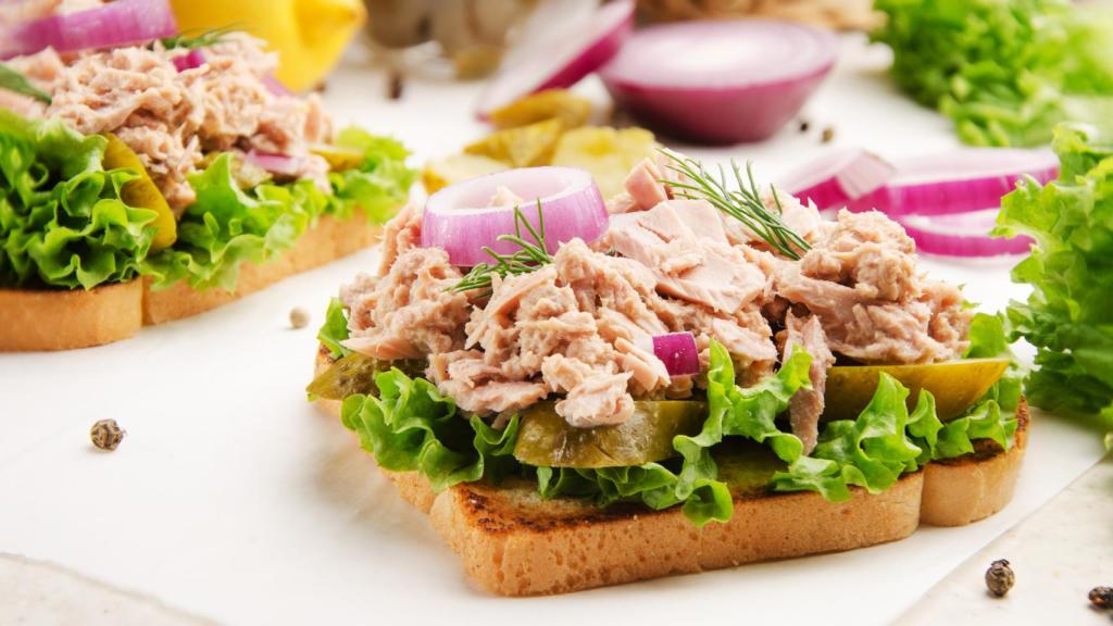30 recetas de tostas para cenar sin repetir en todo el mes