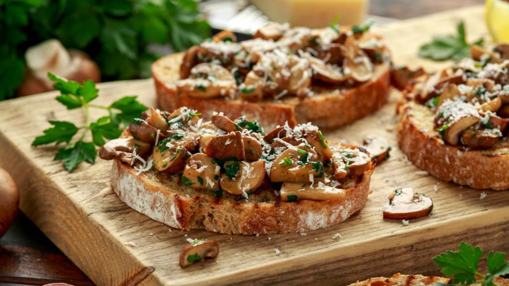 30 recetas de tostas para cenar sin repetir en todo el mes