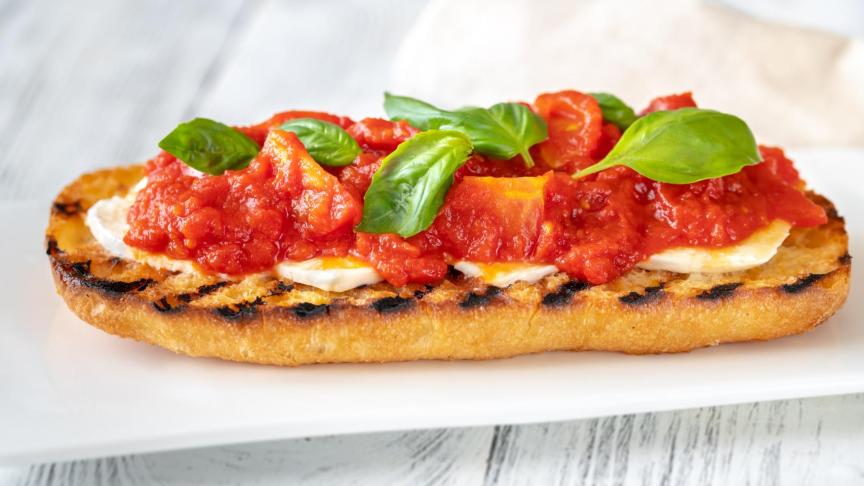 30 recetas de tostas para cenar sin repetir en todo el mes