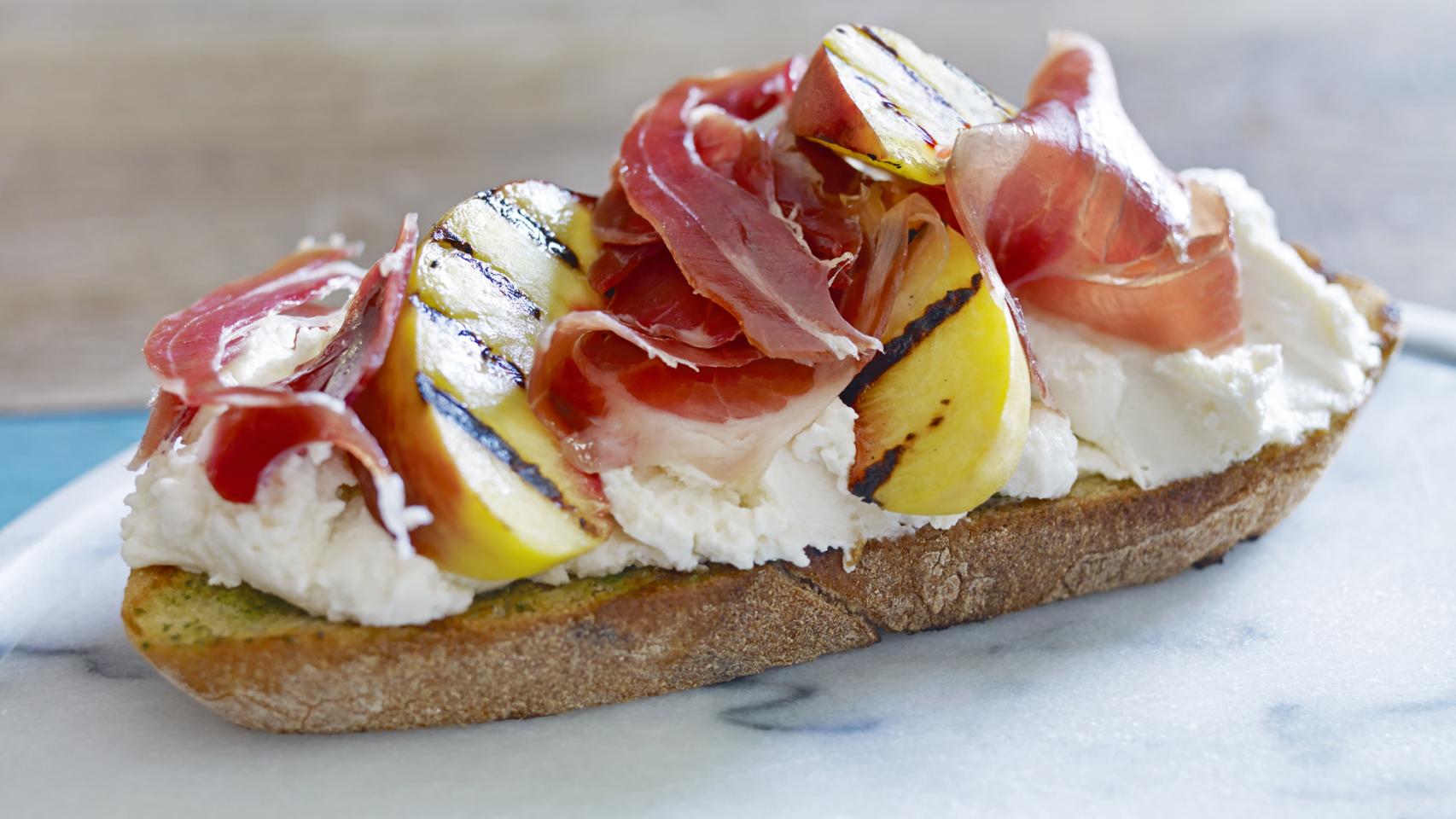 30 recetas de tostas para cenar sin repetir en todo el mes