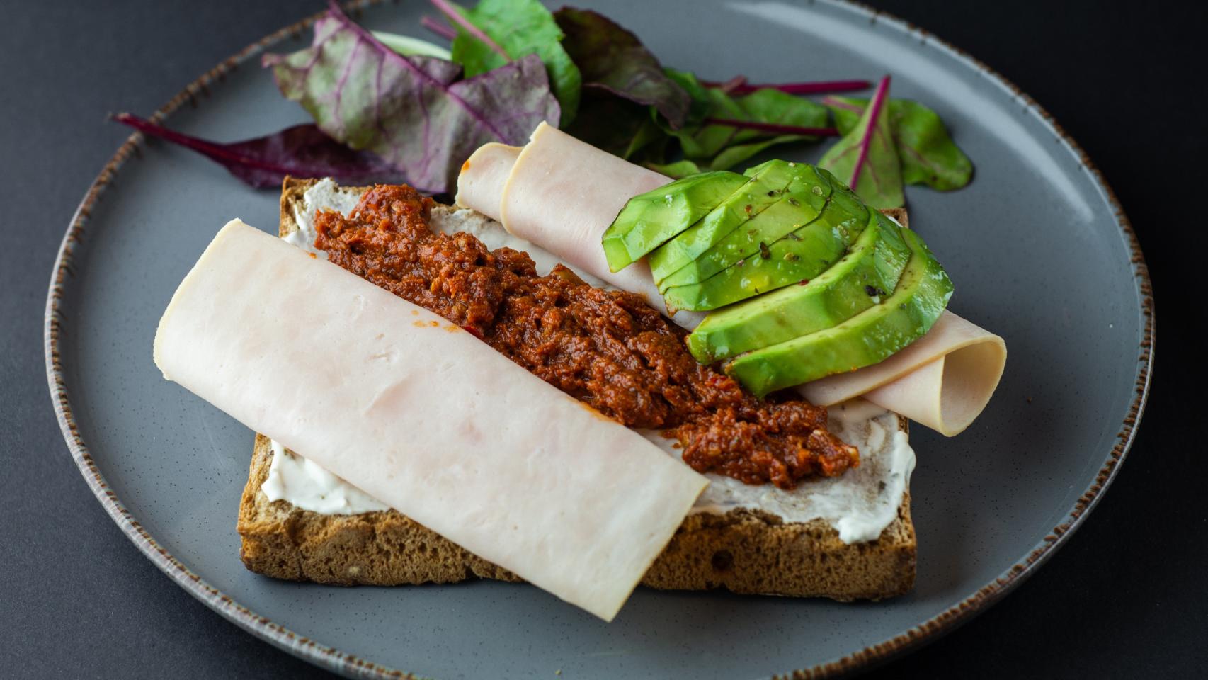 30 recetas de tostas para cenar sin repetir en todo el mes