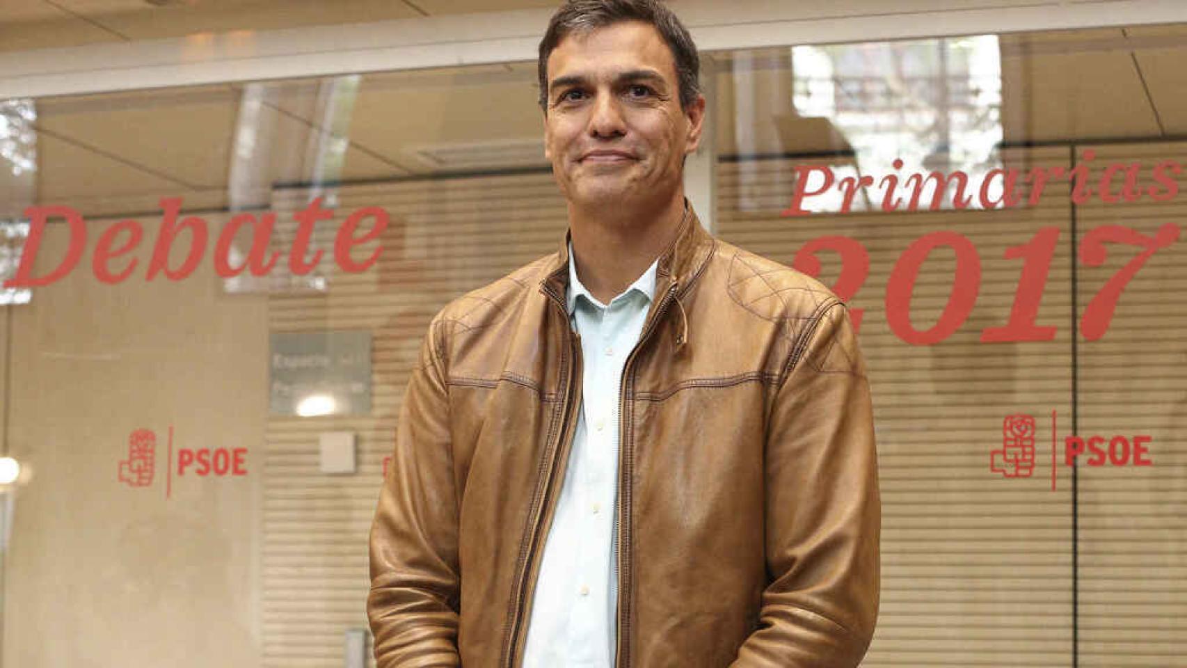 Pedro Sánchez cumple 50 años: el análisis experto de sus tres 'looks ...