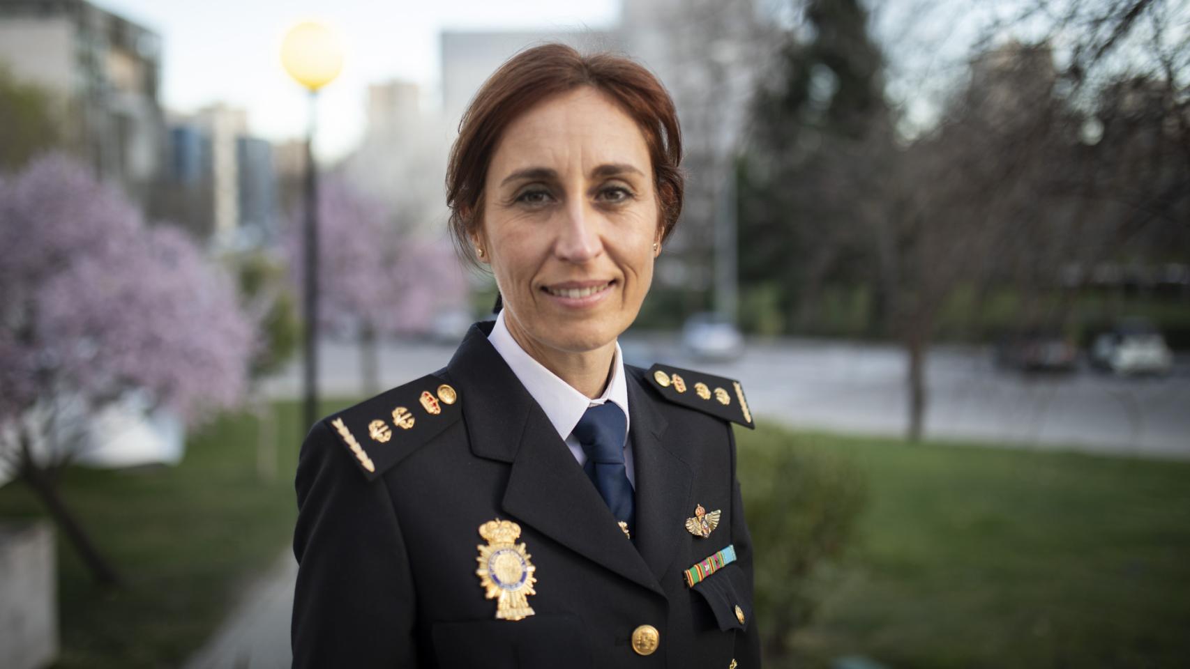 Pioneras de la valentía: 8 mujeres policías premiadas por su heroísmo y ...