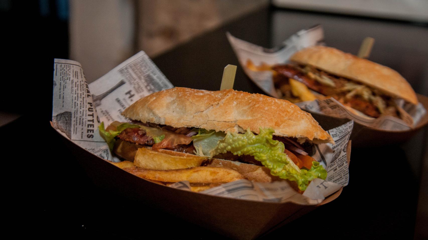 Probamos los choripanes argentinos de Carlos y Pablo, los mejores de ...