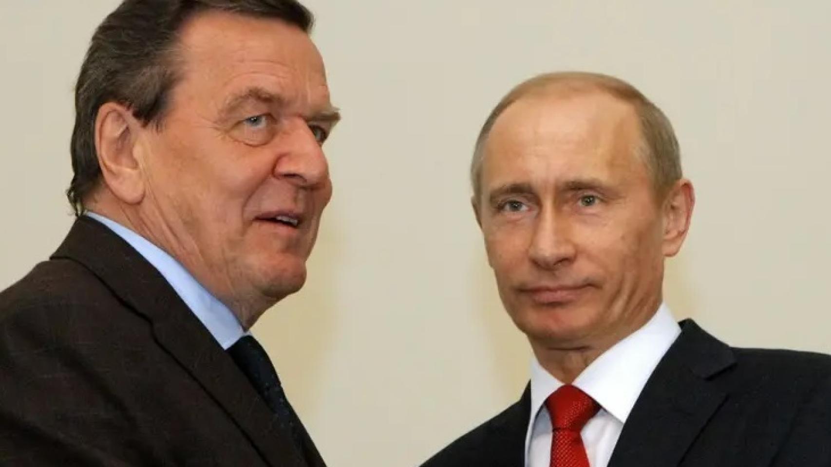 Gerhard Schröder no esconde sus vínculos con Rusia: viaja a Moscú y no ...