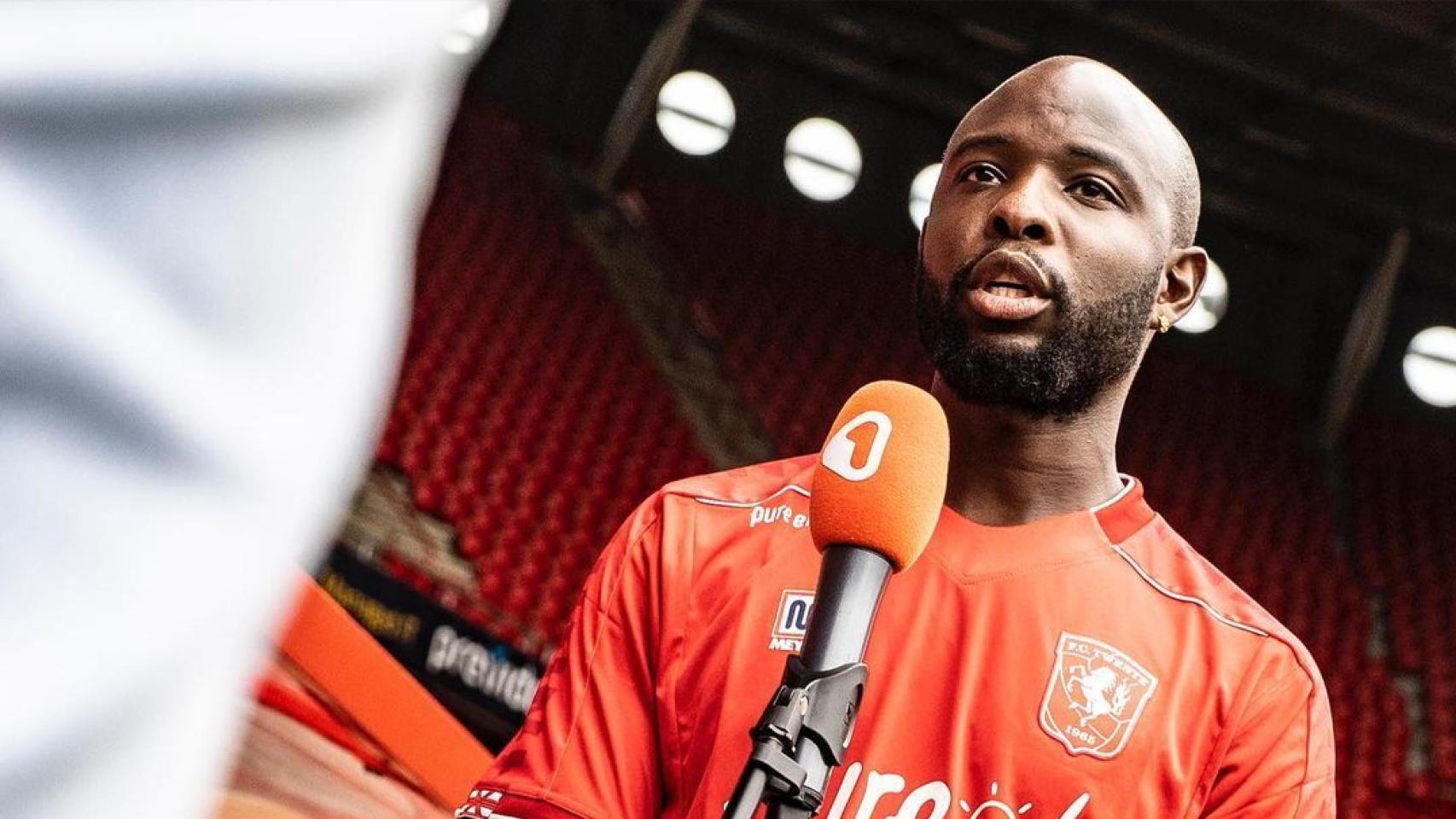 Muere el futbolista Jody Lukoki, exjugador del Ajax, tras recibir una ...
