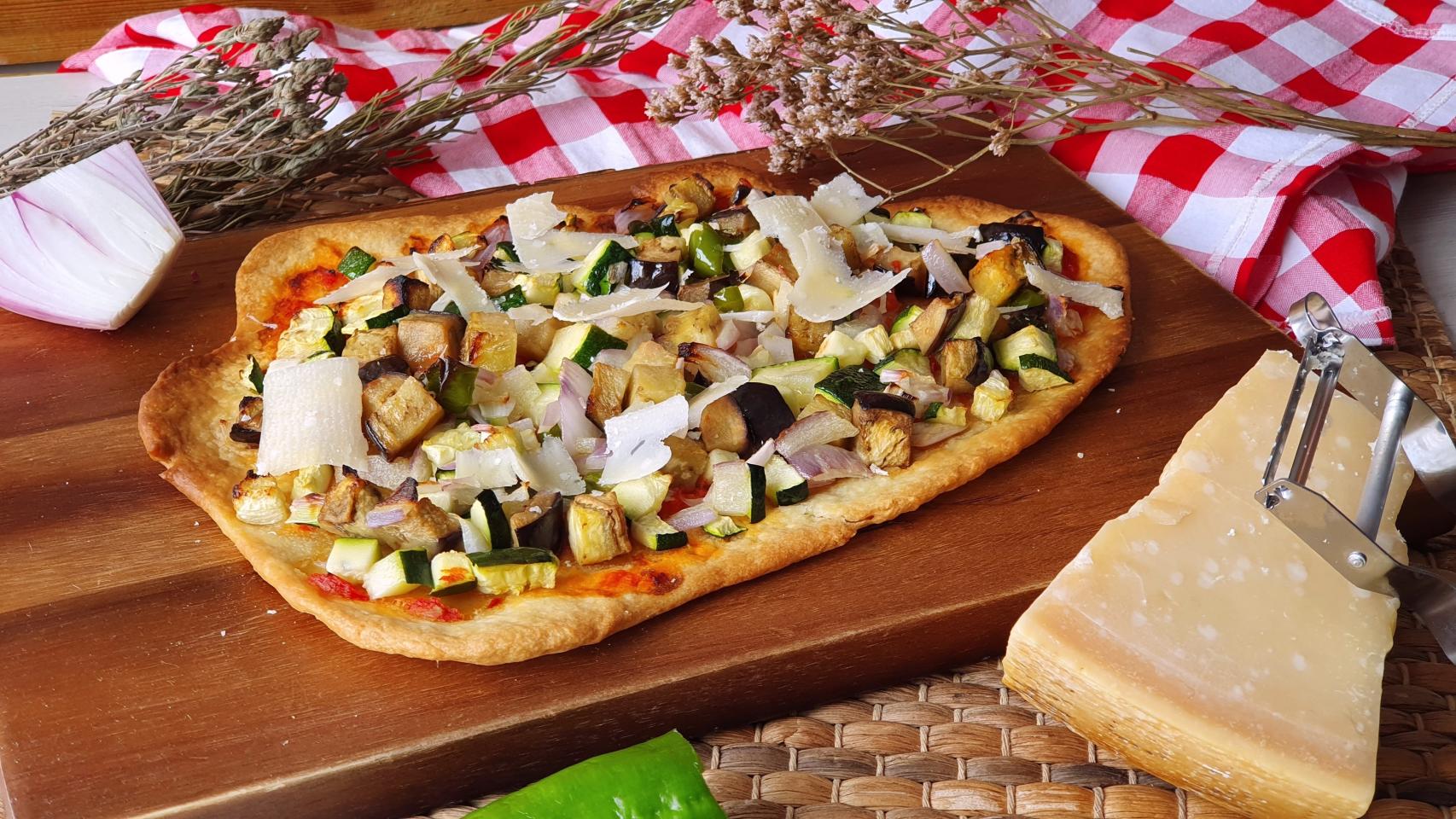 Coca de verduras y queso, receta vegetariana perfecta para la noche de ...