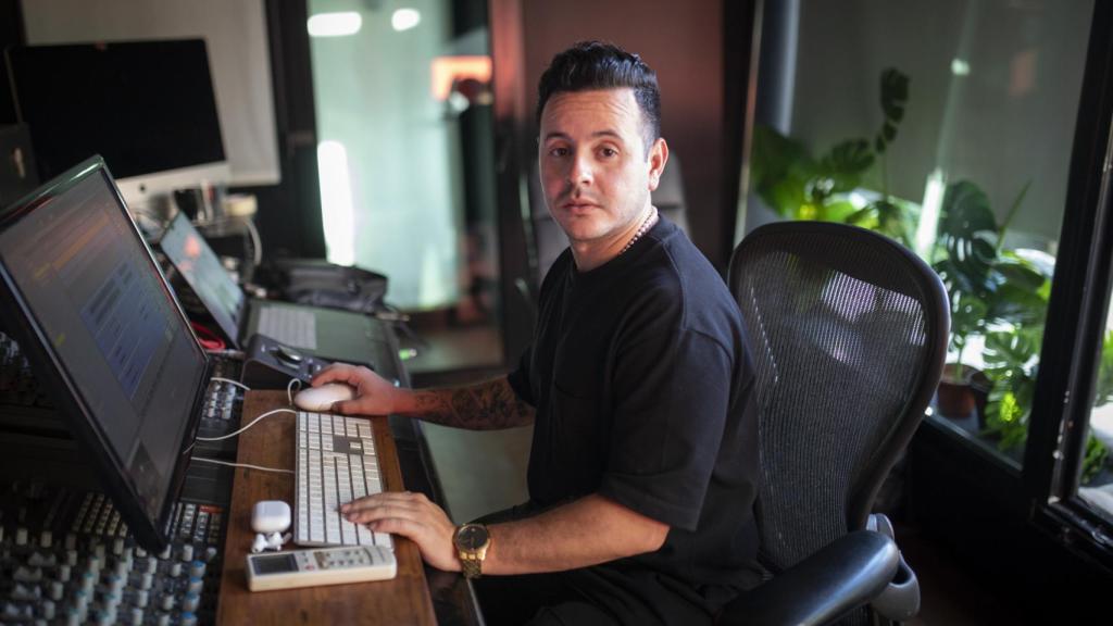 El imperio de Manuel Lara, el productor a la sombra de Bad Bunny, Alex ...