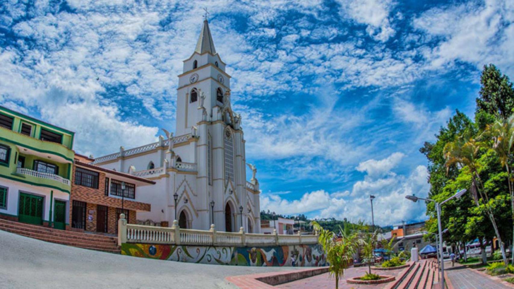 Más allá del Toledo español: descubre las otras ciudades del mundo que ...