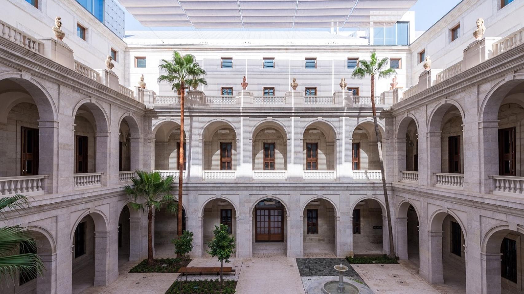 En el Palacio de la Aduana de Málaga, el museo estatal de mayor tamaño ...