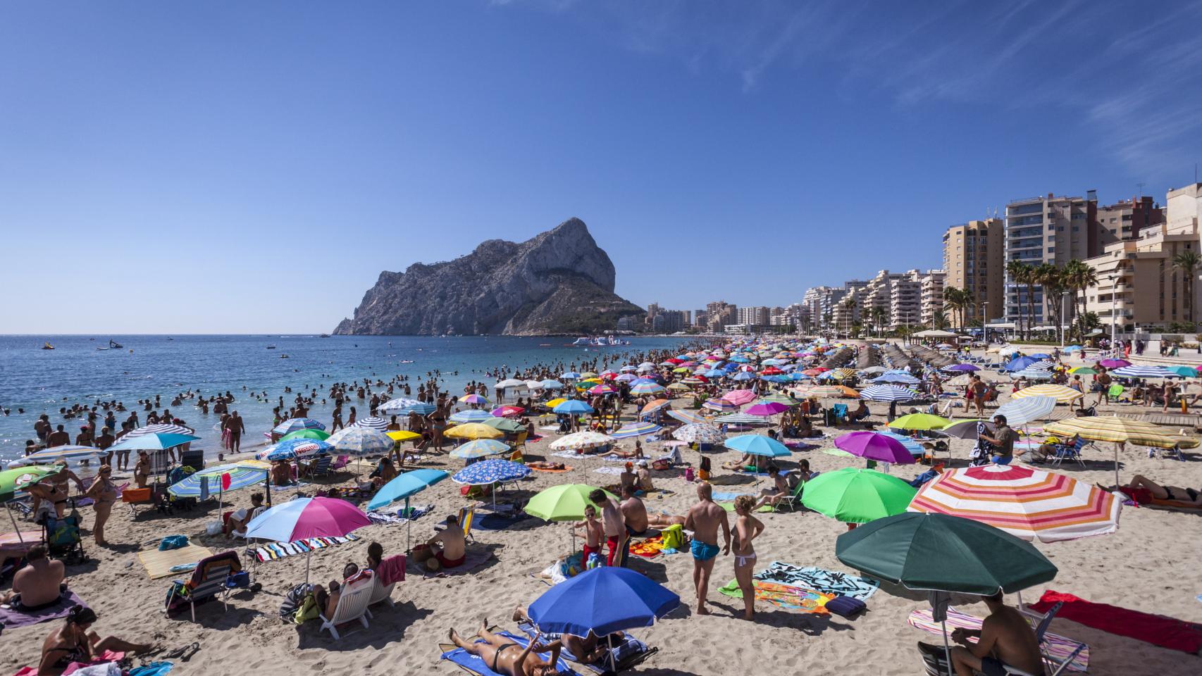 Reabre la playa de la Fossa en Calpe tras recuperar niveles óptimos ...