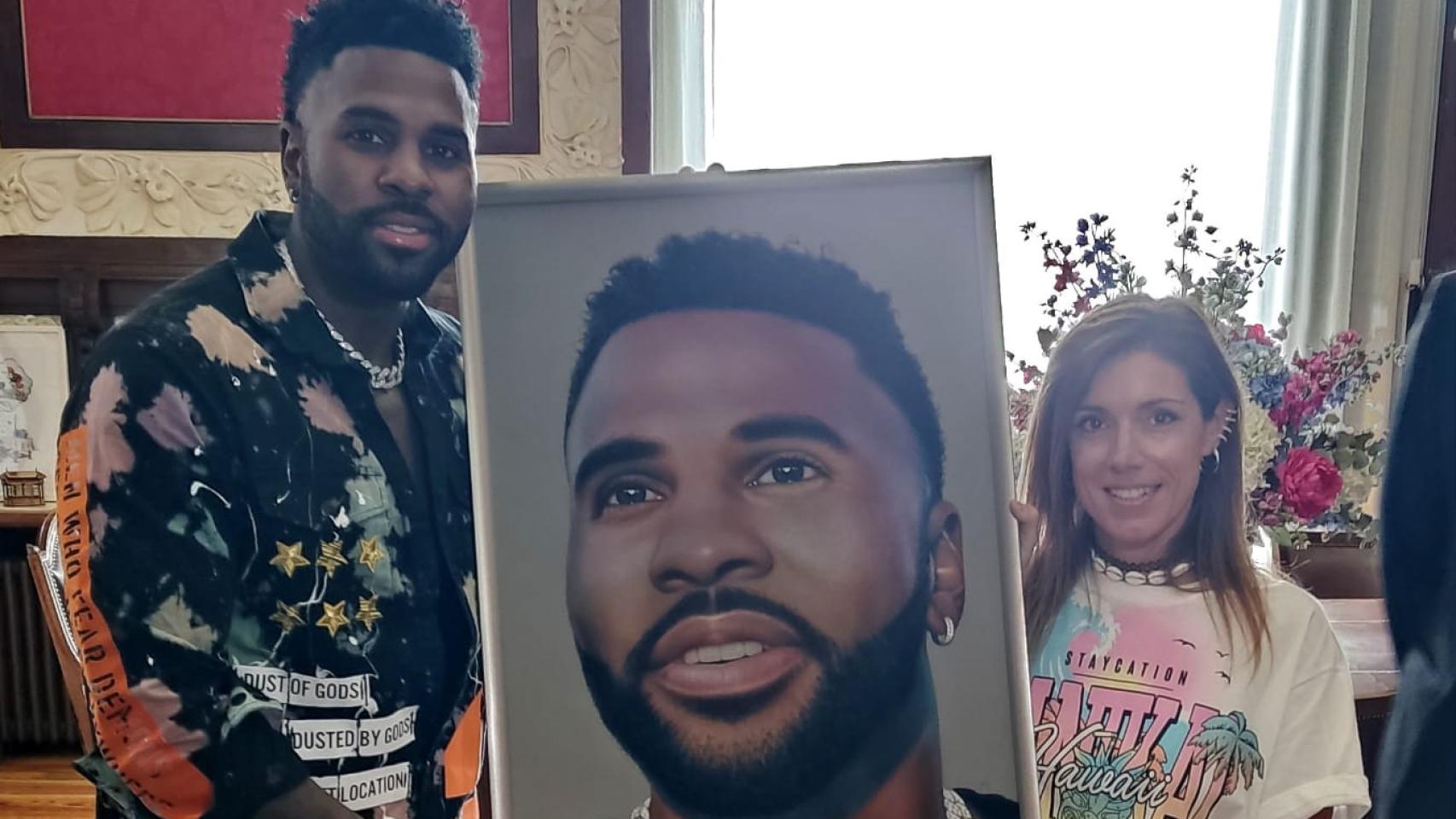 Jason Derulo se queda impresionado al ver este regalo-retrato ...