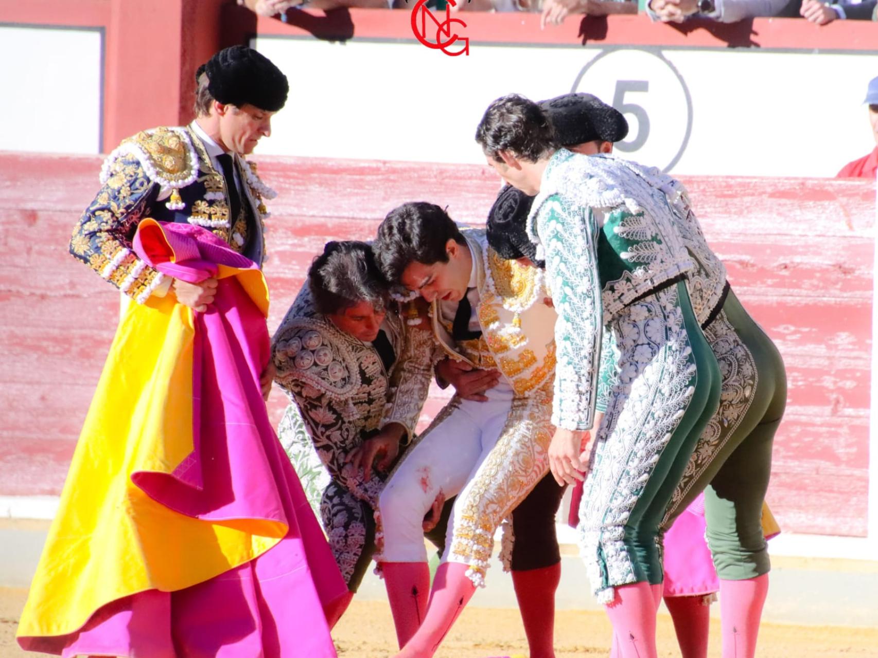Espectacular cogida de Tomás Rufo en la feria de Valladolid