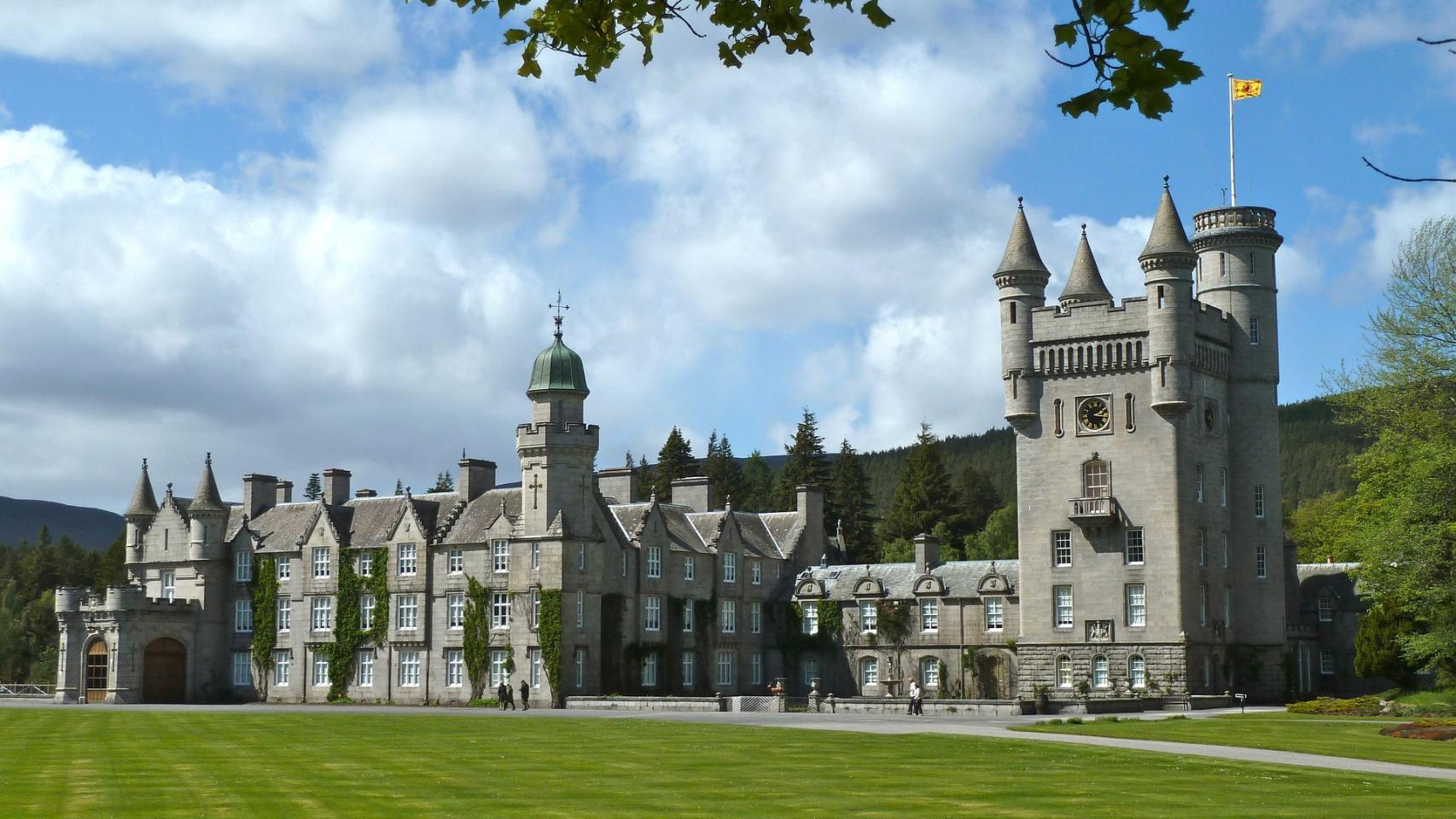 Así es el Castillo de Balmoral, el hogar favorito de la reina Isabel II