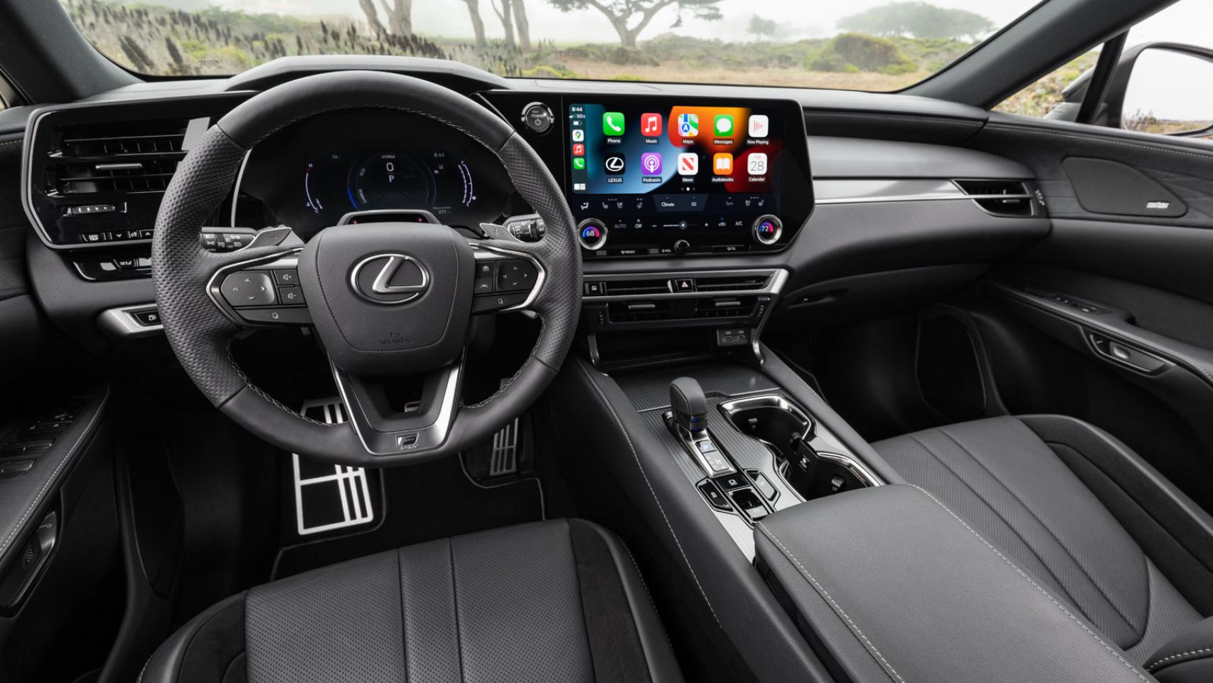 Al volante del Lexus RX: en este SUV estarás más cómodo que en el ...