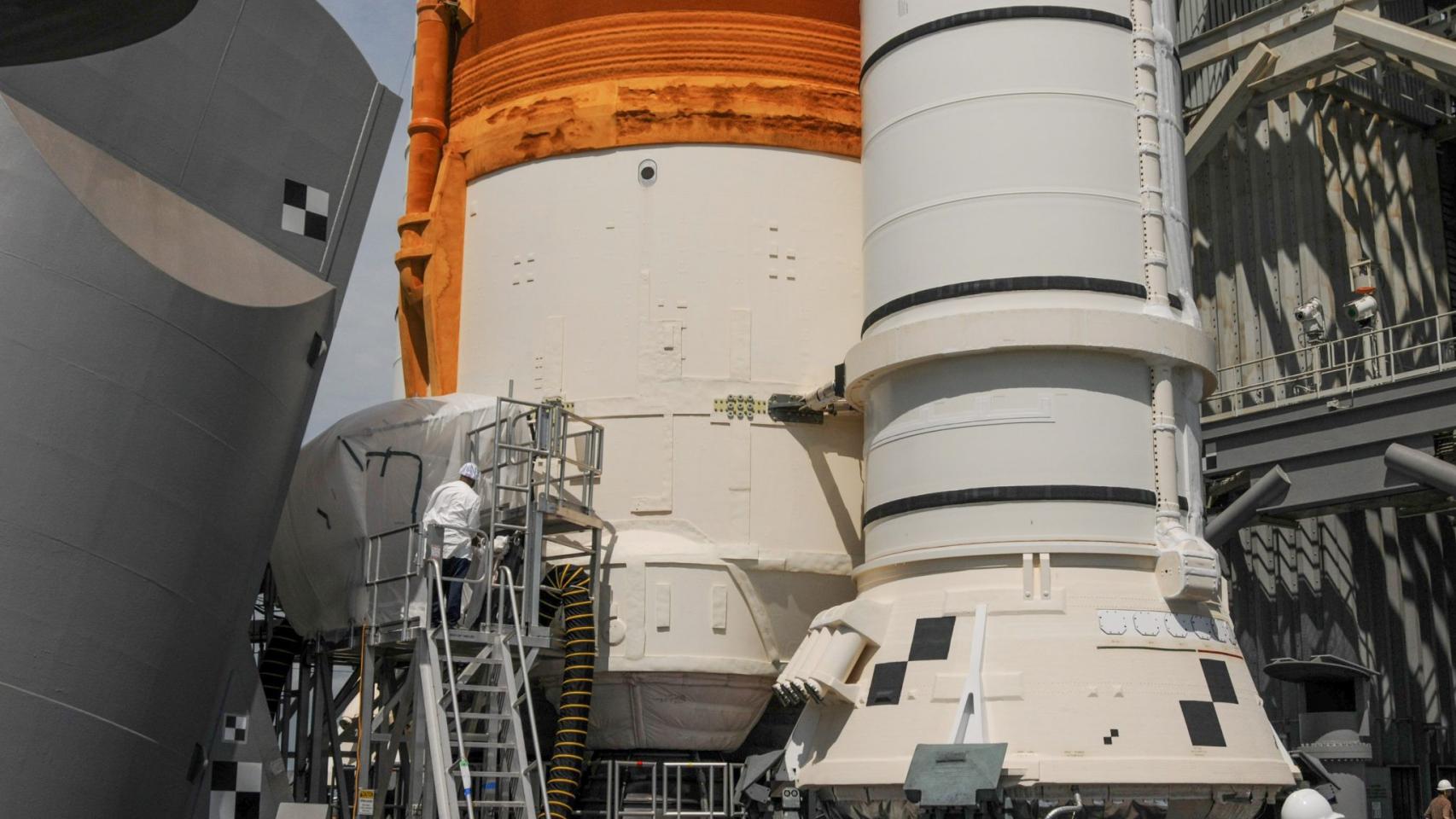 La NASA repara la fuga del cohete de Artemis 1 y se prepara para un ...