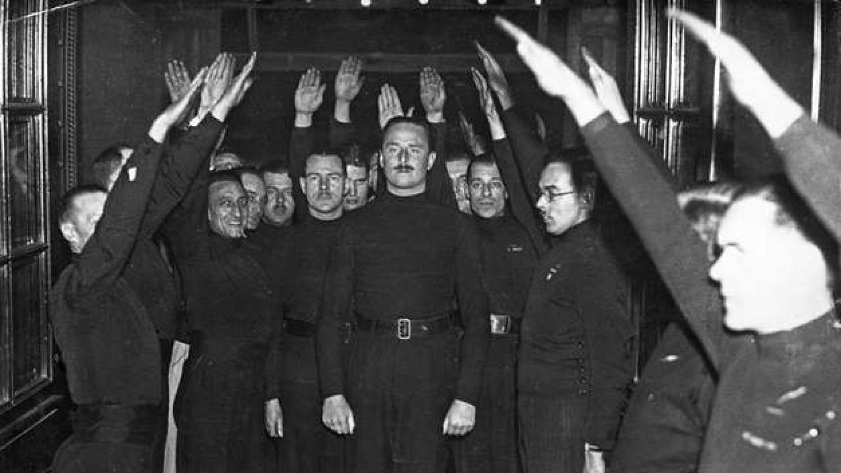Isabel II Tenía un Lado Oscuro: la Infancia Cercana al Nazismo Que la ...