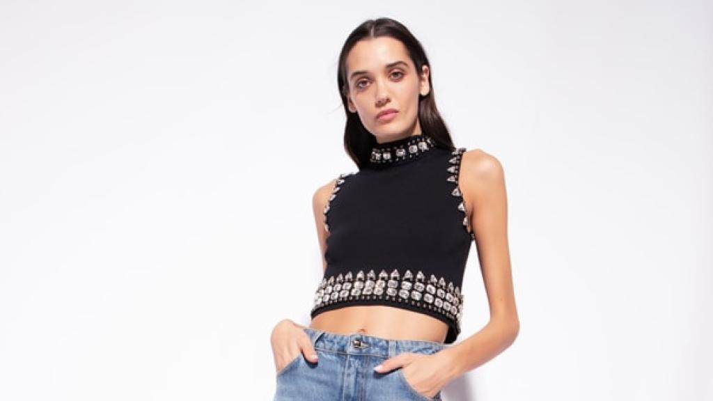 Elena S. Sánchez se pone rockera con el chaleco de Pinko que querrás tener