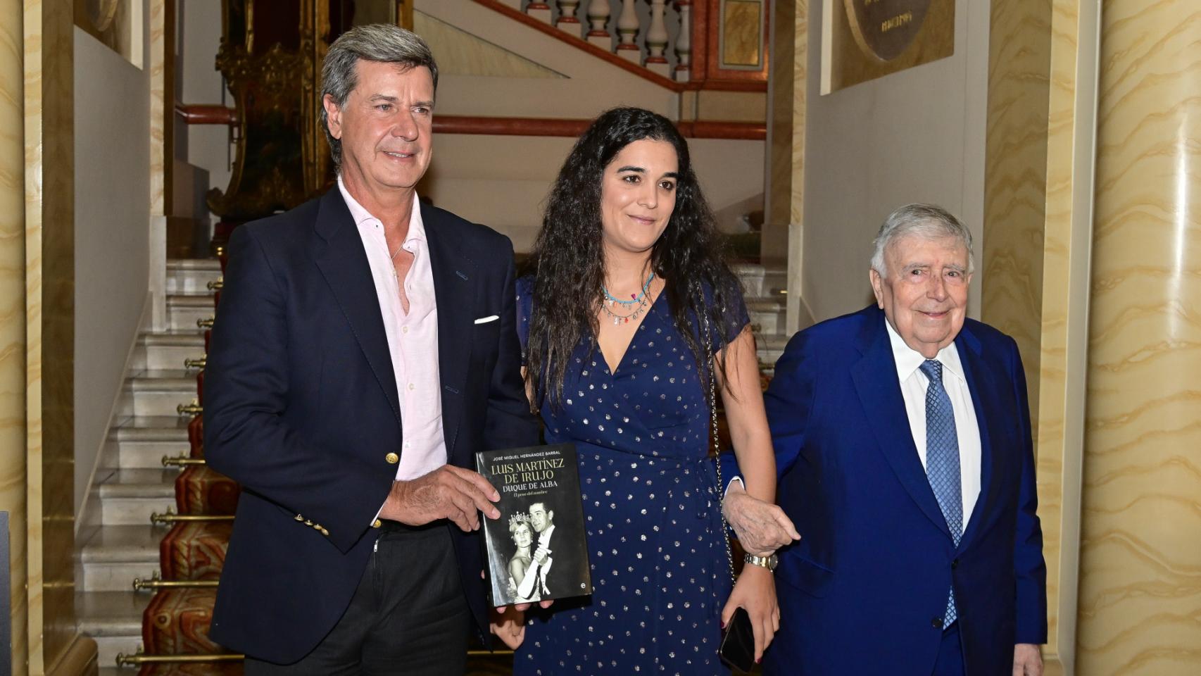 Eugenia Martínez de Irujo se une a todos sus hermanos para rendir un ...