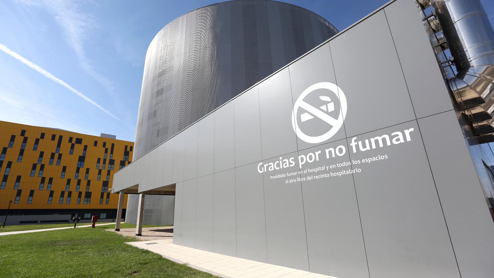 El hospital de Toledo instala varios letreros gigantes... pero hay ...