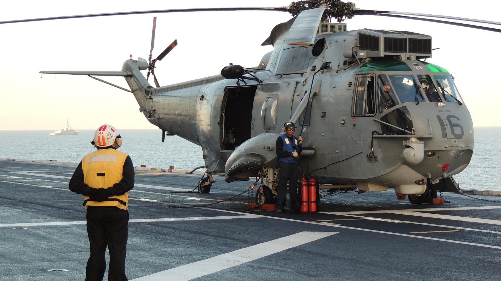 Así es el SH-3D, el vetusto helicóptero militar que España ha vendido ...