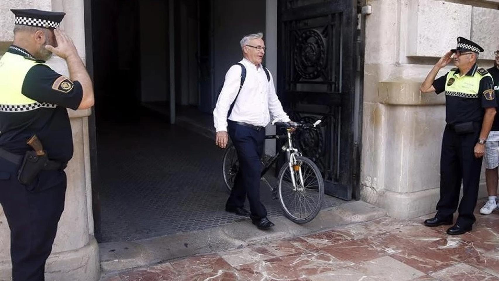 Joan Ribó da otros 25.000 € a la 'ONG del catalán' que señala a ...