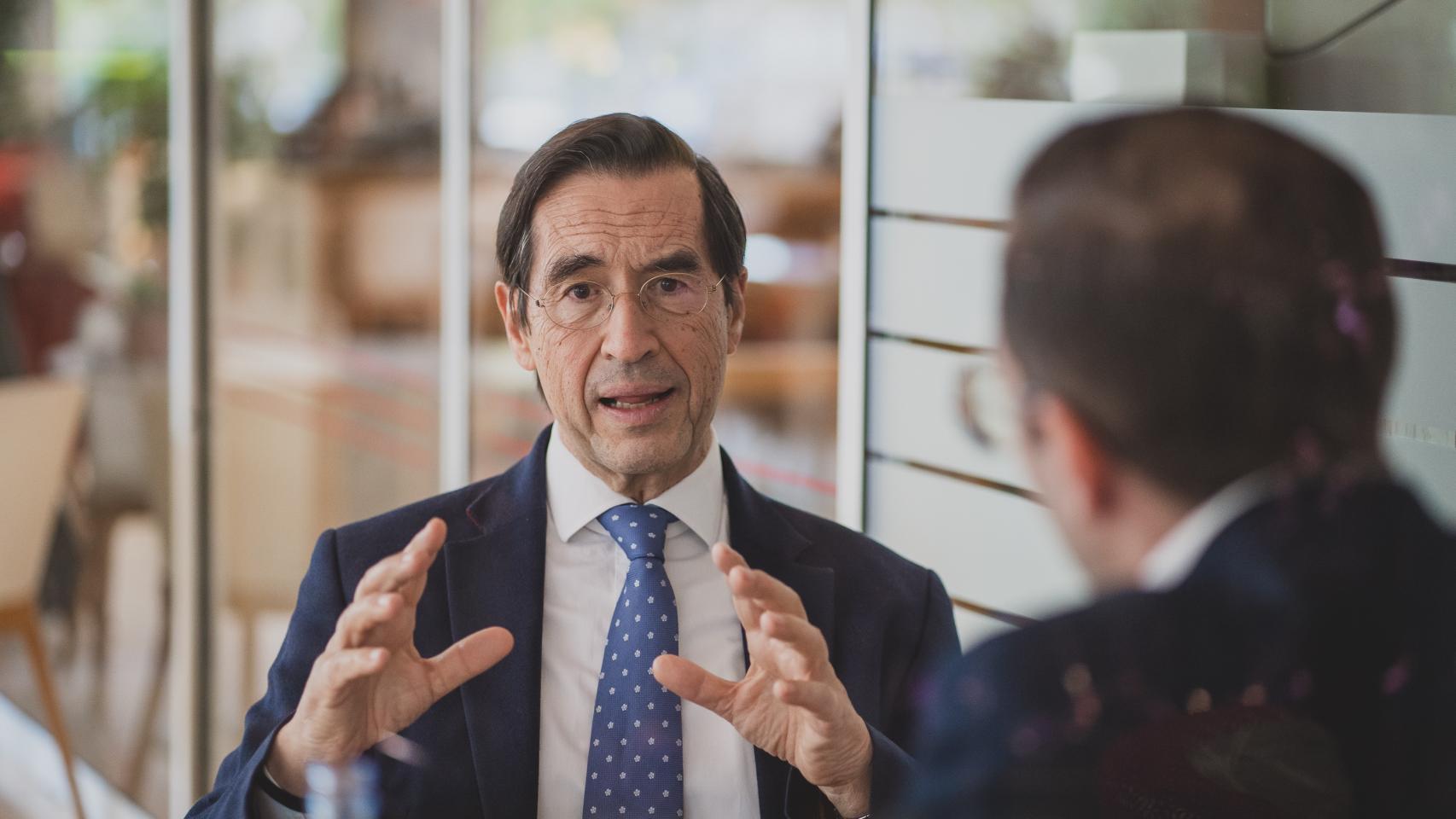 Mario Alonso Puig, el cirujano de Harvard que enseña a ser feliz a ...