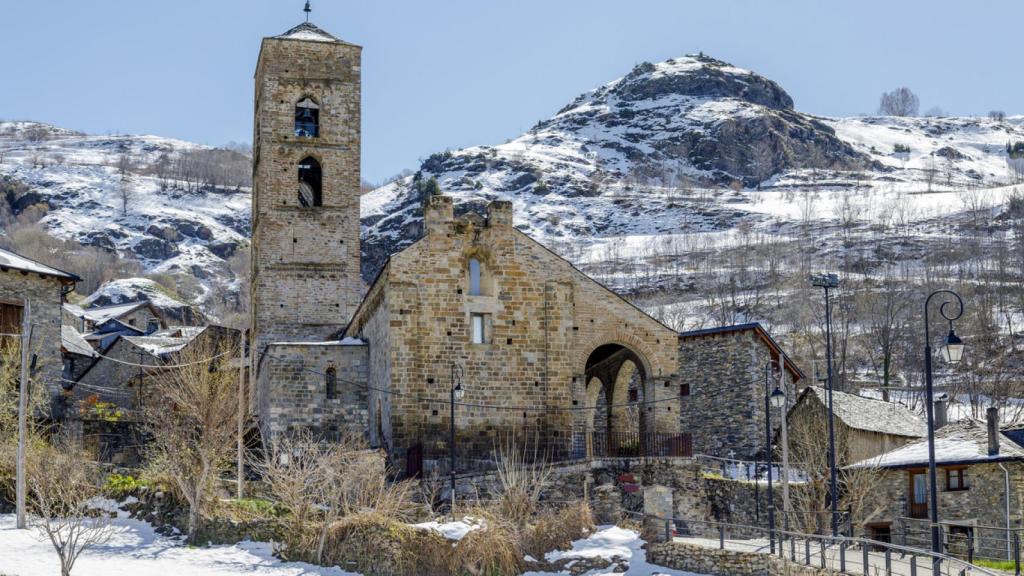 Este pueblo medieval tiene solo 79 habitantes y es Patrimonio de la ...