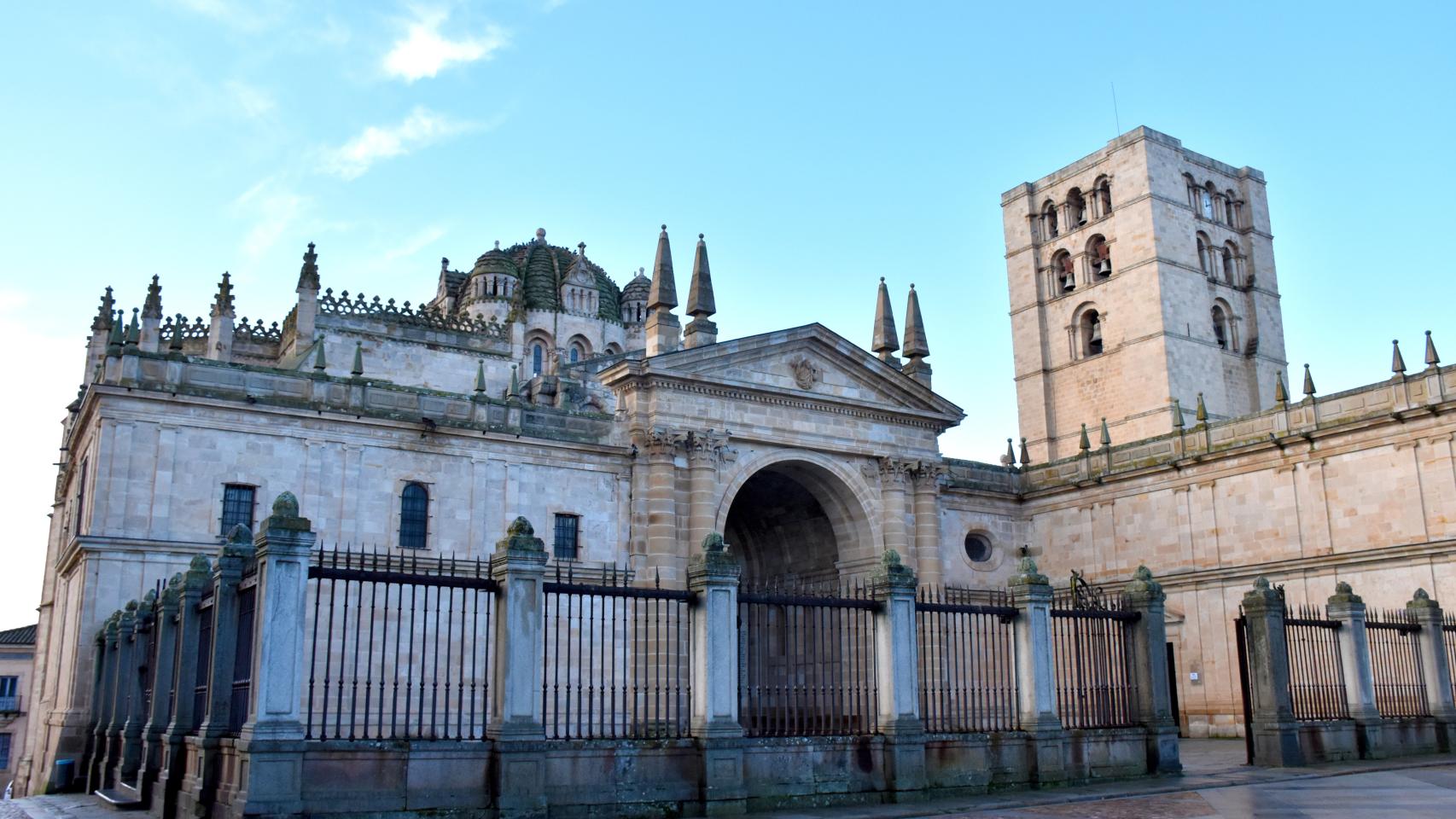 La Catedral de Zamora es la única de Castilla y León que no tiene ...