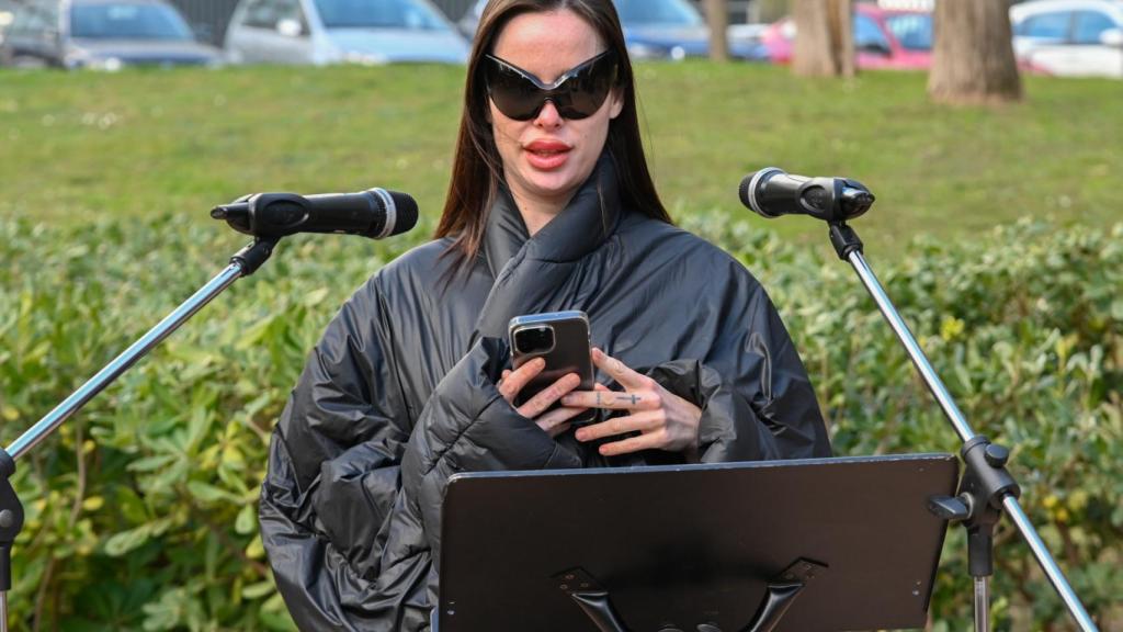 El llamativo 'look 'de María Iborra en el homenaje a Verónica Forqué ...