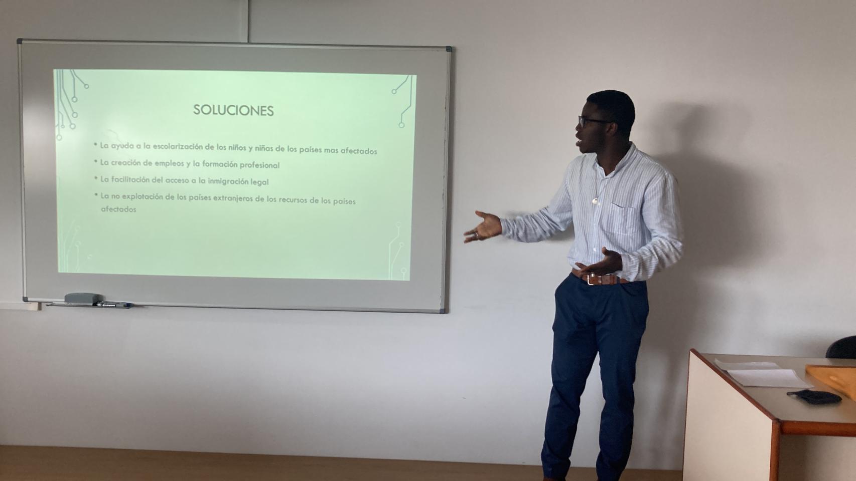 El viaje de Seny, el 'cerebrito' que huyó de Guinea para estudiar ...