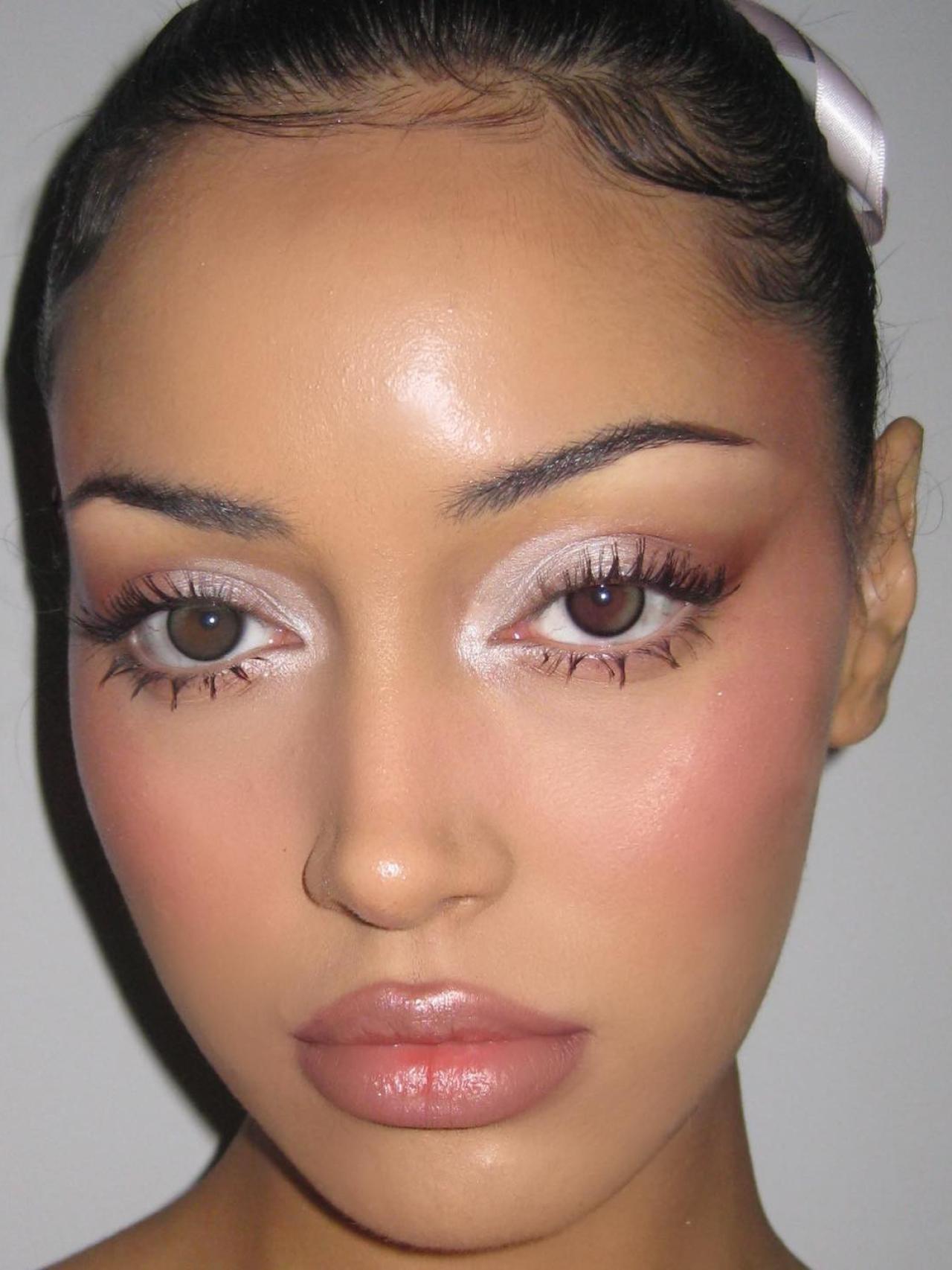 'Overlined lips', la nueva tendencia de maquillaje que llega de los 90