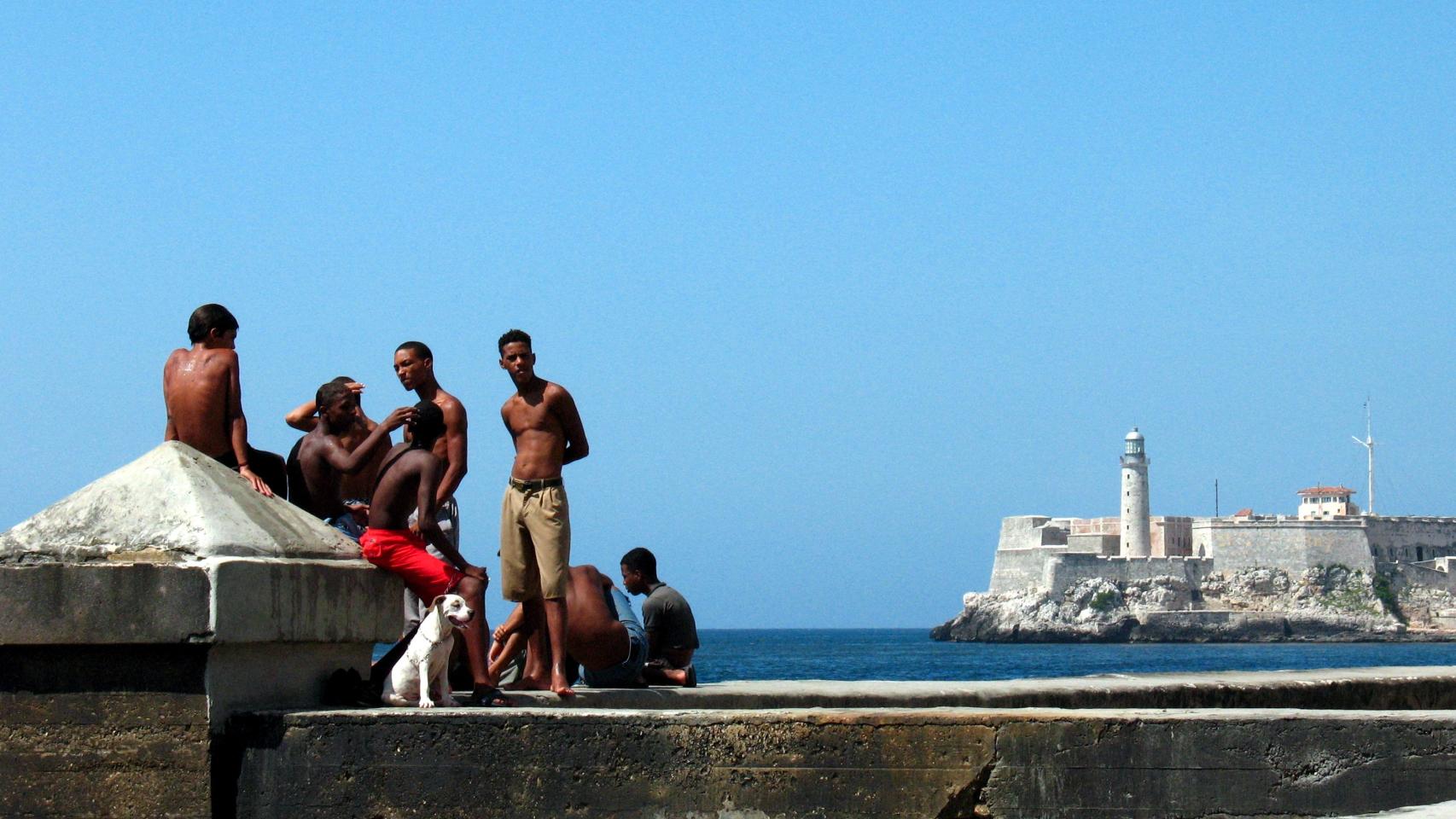 'La isla oculta', el libro del periodista que pudo salir de Cuba y ...