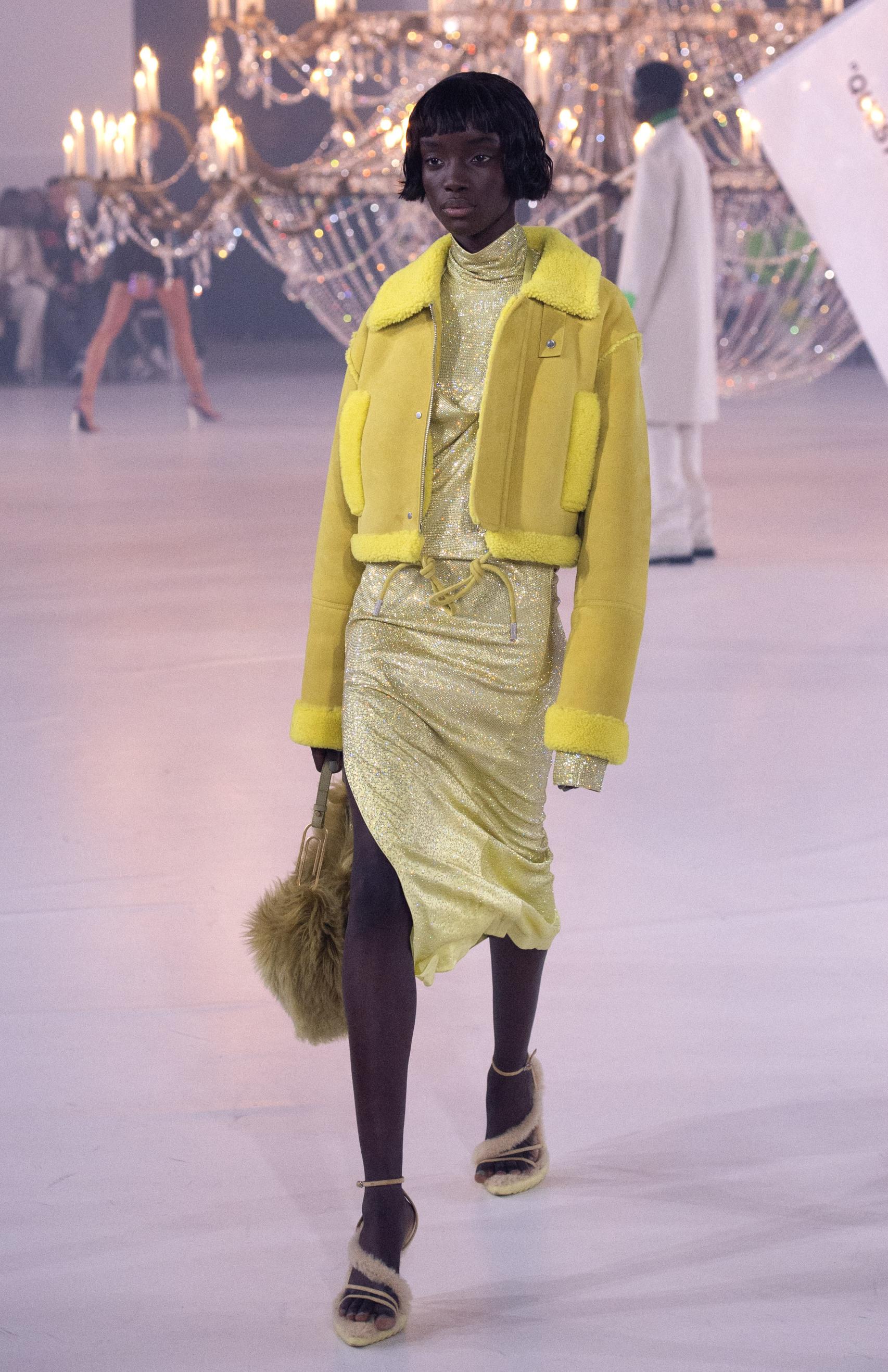 Cómo llevar los tonos flúor de manera elegante: las claves de las pasarelas