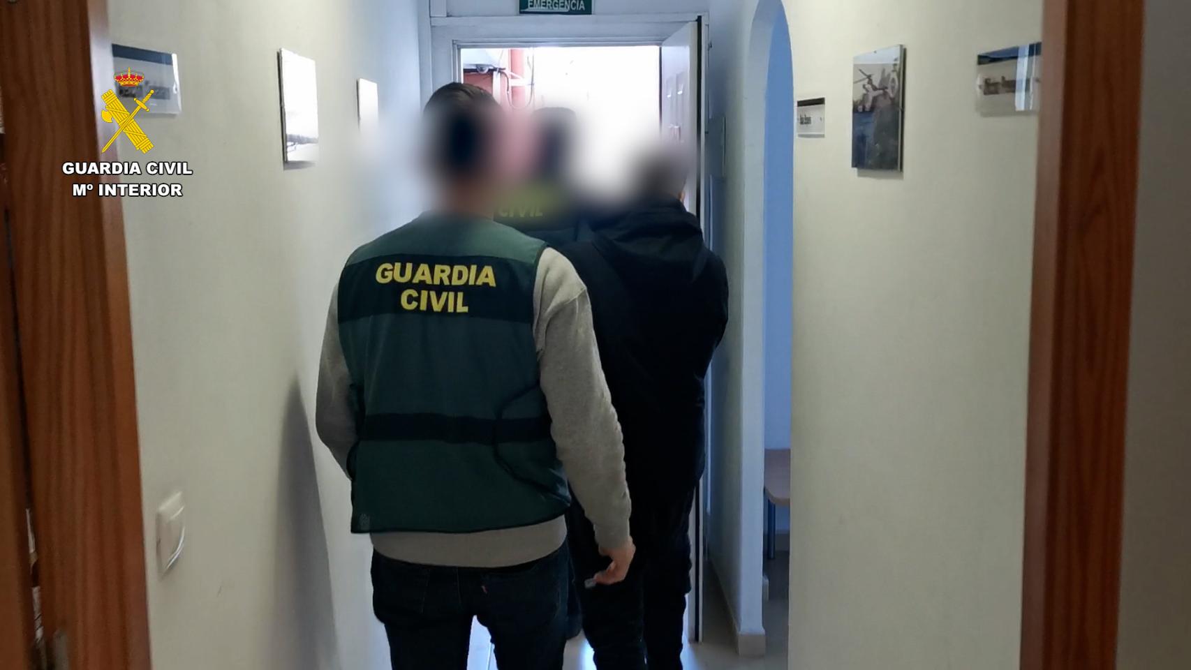 Encuentran y detienen en Ondara al joven de 18 años que estuvo a punto de matar a otro a puñaladas