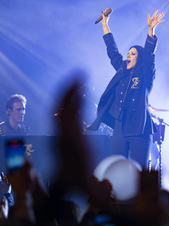 Laura Pausini, "valiente", celebra 30 años de carrera en Madrid: su ...