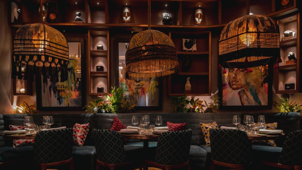 Abya: El restaurante de cuatro plantas en un palacio de Madrid que ...