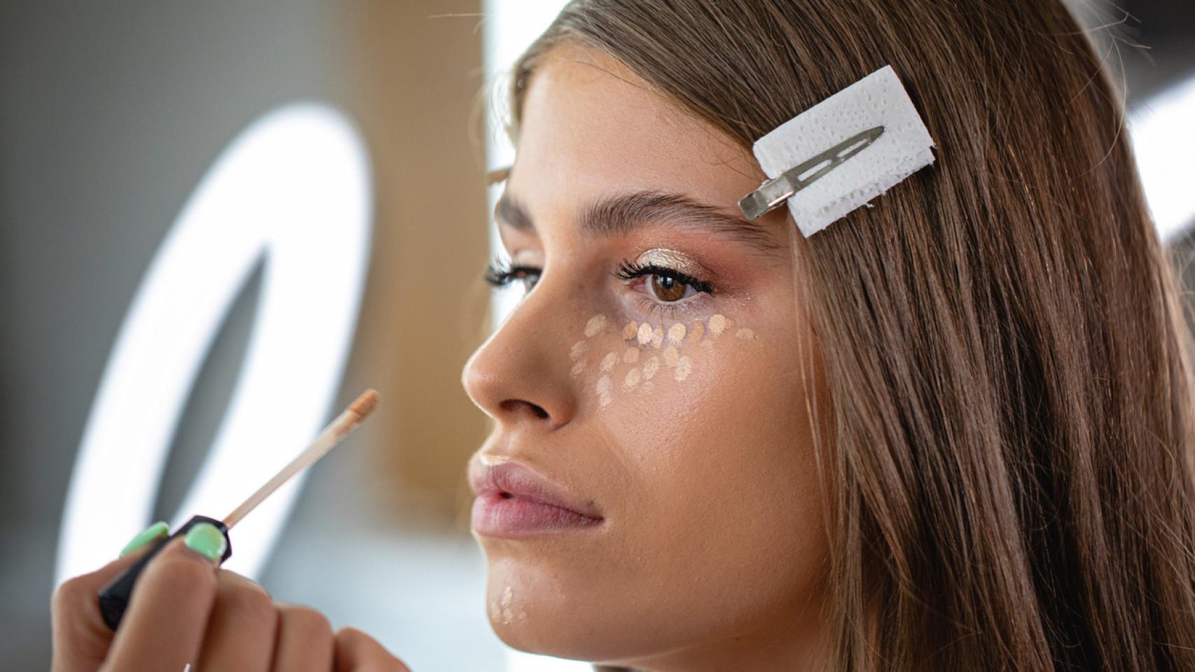 Cómo aplicar el 'eyeliner' y otras dudas resueltas por la maquilladora ...
