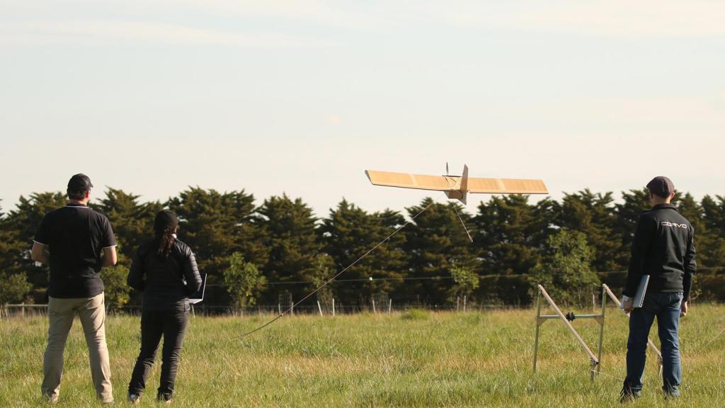 El dron de cartón para machacar tanques rusos: es barato, carga bombas ...