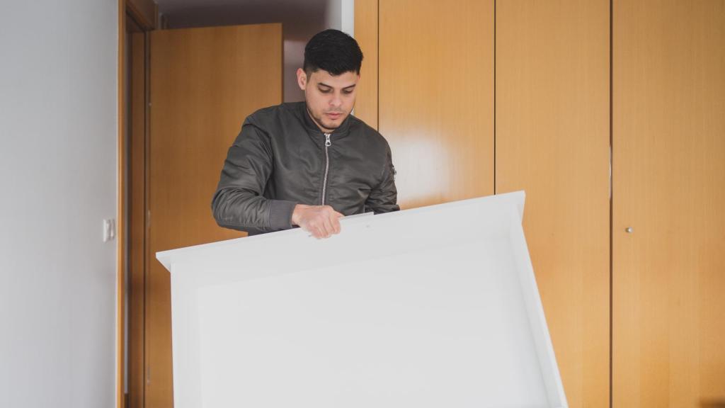 Eric, de ser 'rider' a ganar 5.000 euros al mes montando muebles de ...