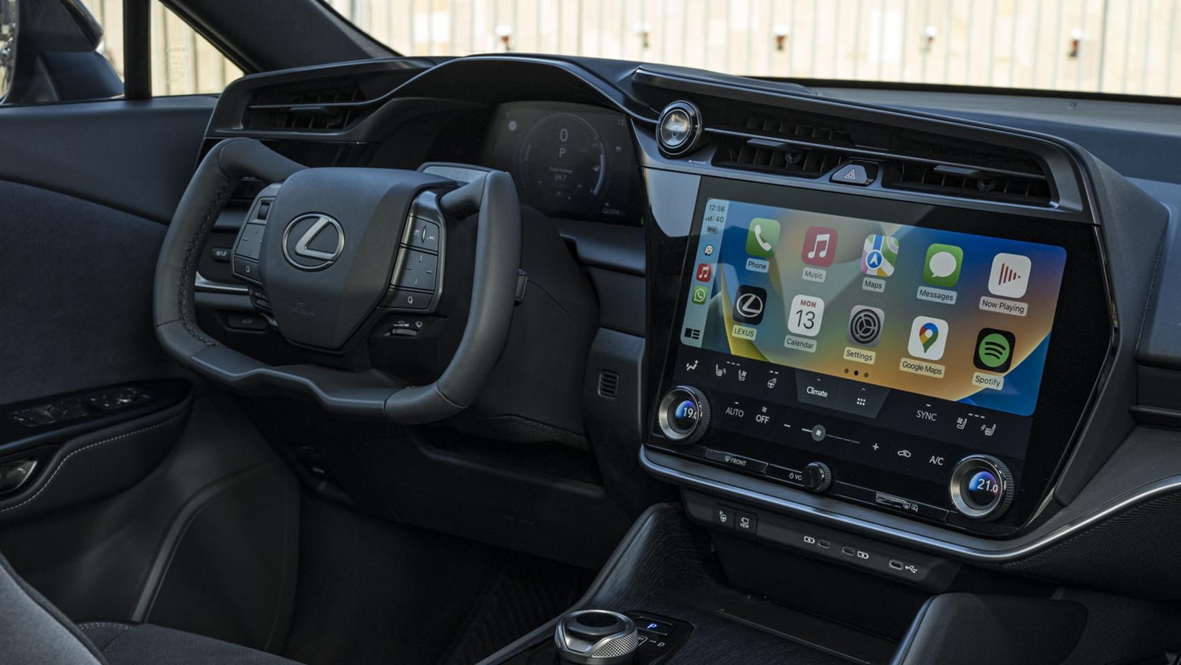 Probamos el volante del futuro en el SUV eléctrico RZ y... Lexus gana ...