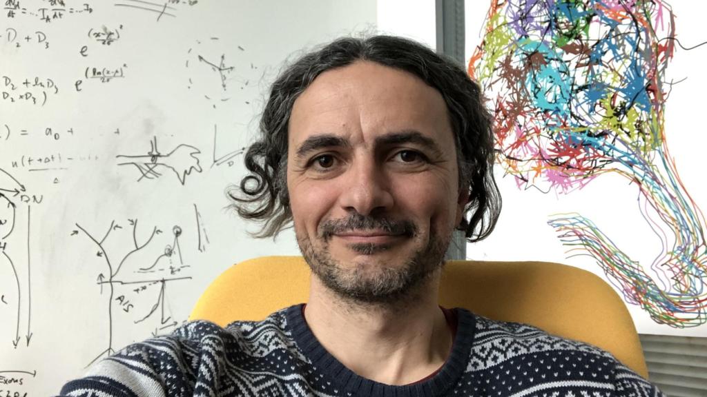 Albert Cardona reconstruye el cerebro de una mosca para matar el ...