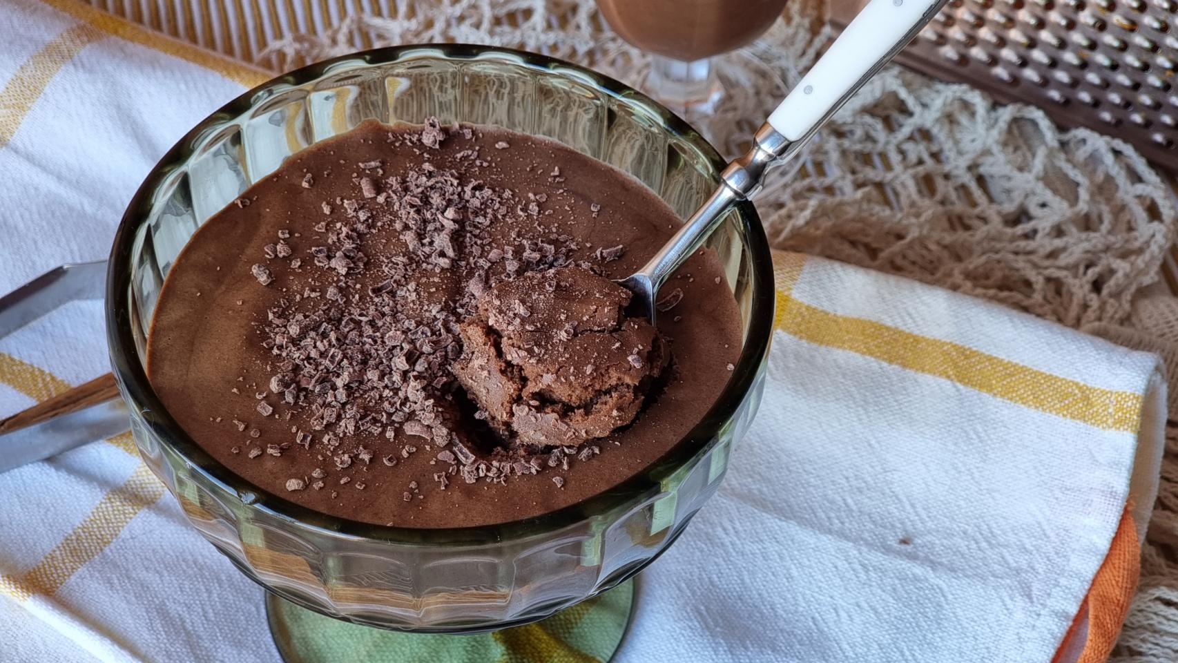 Mousse de chocolate vegana, un postre rápido, fácil y sin huevo