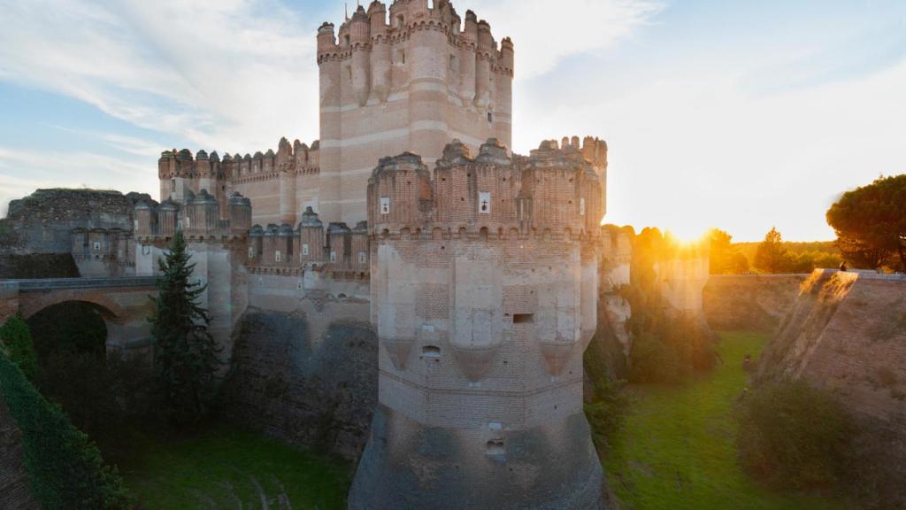 Este castillo medieval a una hora de Madrid es uno de los más ...