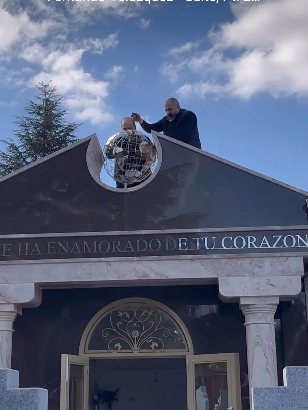 Miguel Ángel, expianista de Camela, levanta un 'palacio' en el ...