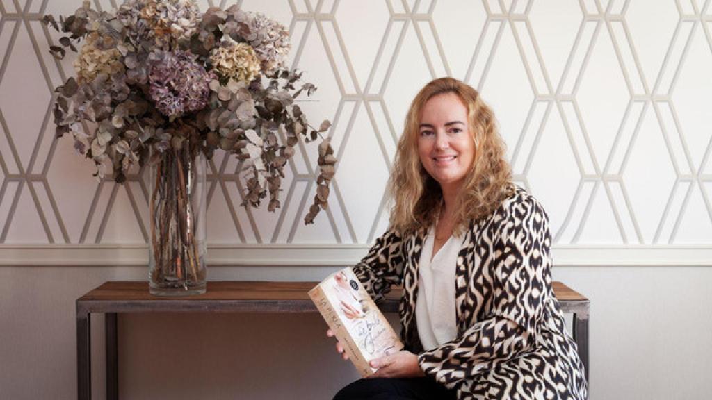 Inés Ceballos, escritora: “Hay un paralelismo entre la vida del rey ...